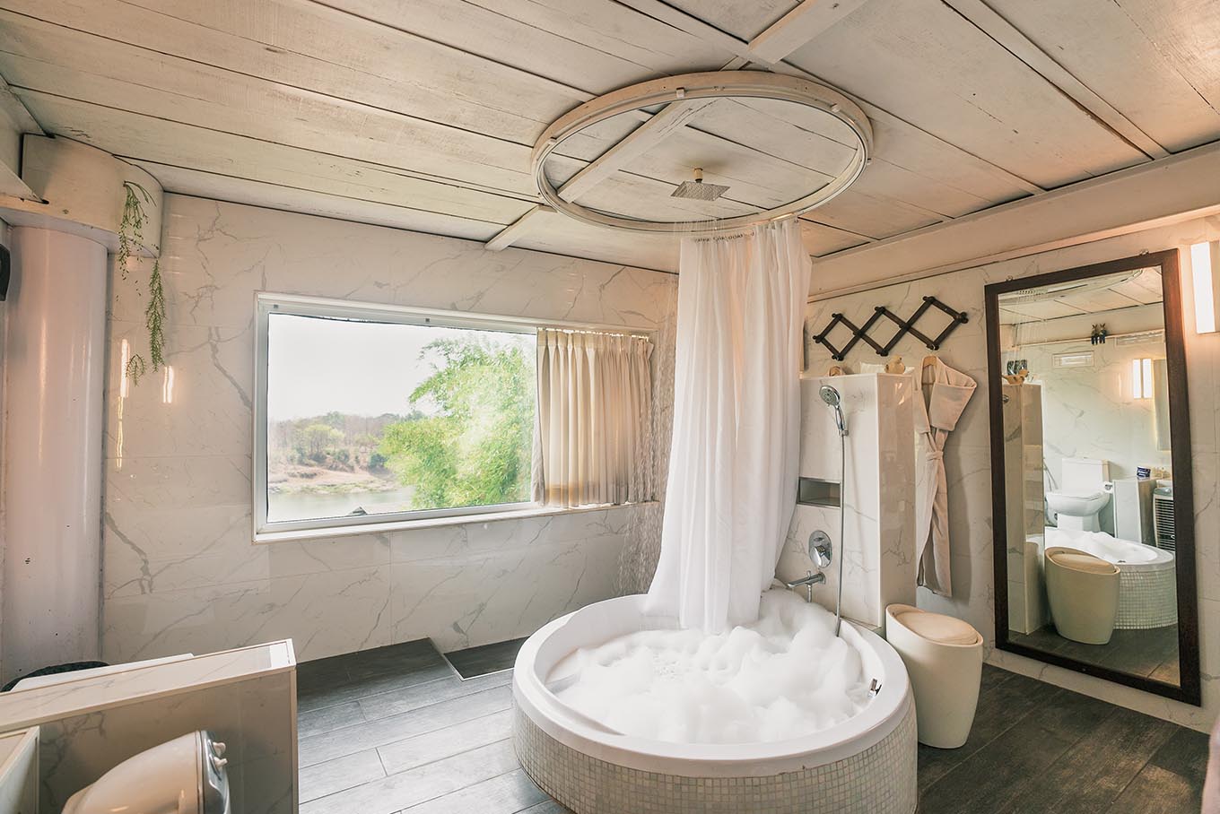 Luxurious stay in a Glass Room at 5 Star Resort, Anchaviyo By Zuper